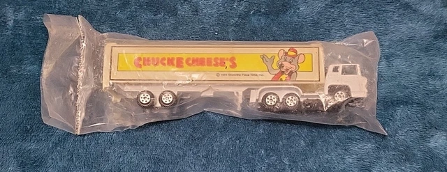 VINTAGE YATMING CHUCK E. Cheese's Tractor Trailer Plastic Collectible ...