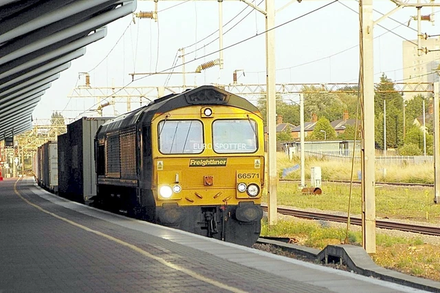 B83P 6X4 GLOSSY Photo Freightliner Class 66 66571 @ Rugby £1.00 ...
