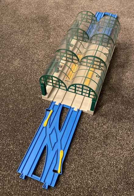 TOMY TRACKMASTER THOMAS The Tank Engine Knapford Station Platforms 1 ...