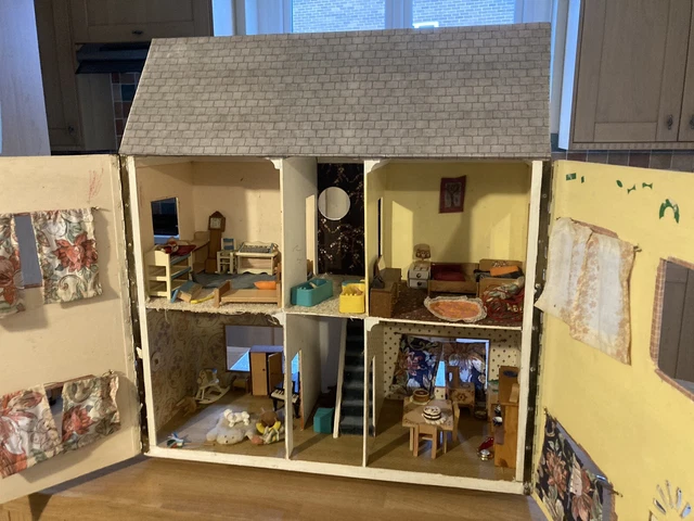 MUCH LOVED DOLLS house plus over 100 items to play with £15.00 ...