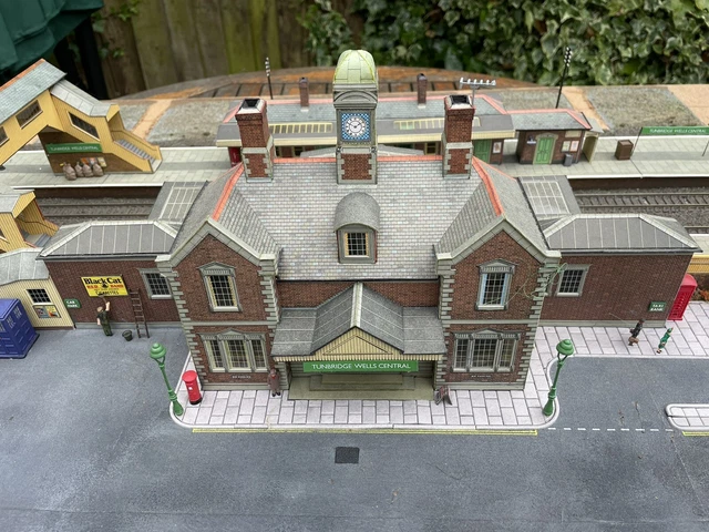 OO GAUGE MODEL Railway Layout Exhibition Quality Town Station £150.00 ...