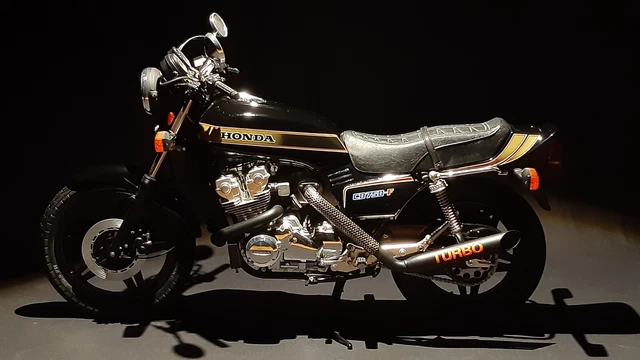 HONDA CB750 F Turbo 1:6 Tamiya Umbau mit Resin-Kit Einzelstück gebaut ...