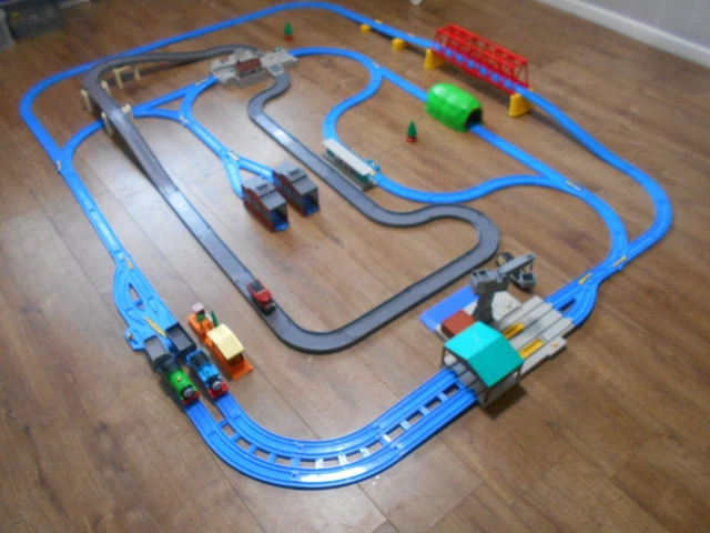 TOMY TRACKMASTER THOMAS the tank engine train set trains stations large ...