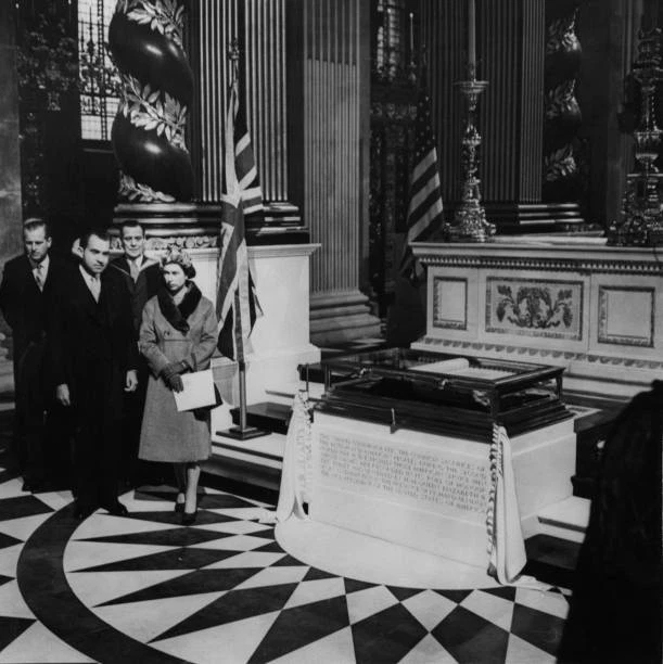 QUEEN ELIZABETH II American Vice-President Richard Nixon in pr - 1958 ...