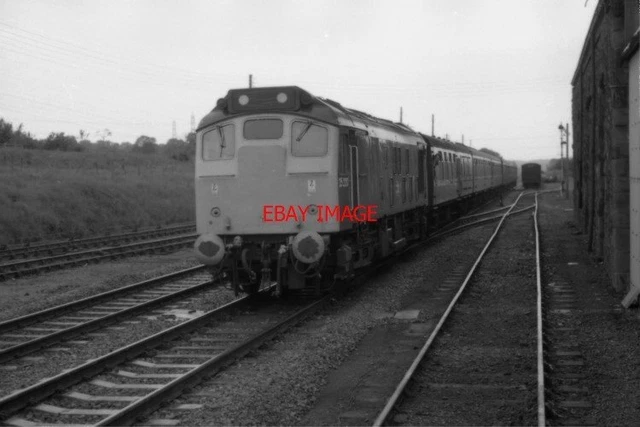 PHOTO BR Loco No Class 25 Diesel 25220 At Abergavenny In 1973 £1.85 ...