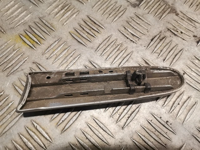 MERCEDES-BENZ E W211 Vorne Links FENDER Blenden 2116902762 EUR 13,78 ...