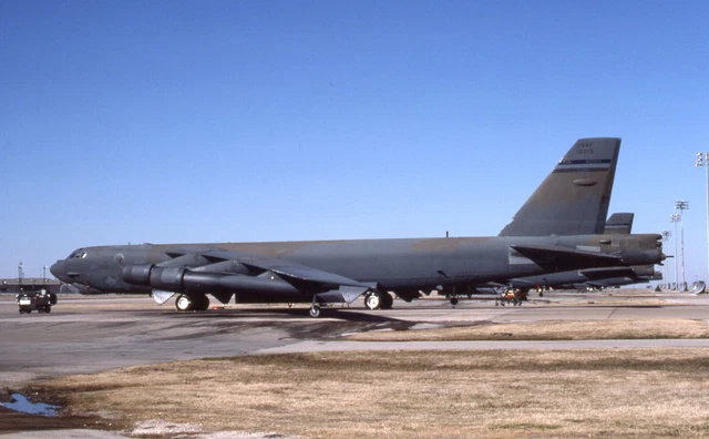 ORIGINAL FLUGZEUGRUTSCHE - B-52H Stratofortress - USAF 61-0010 7 BW ...