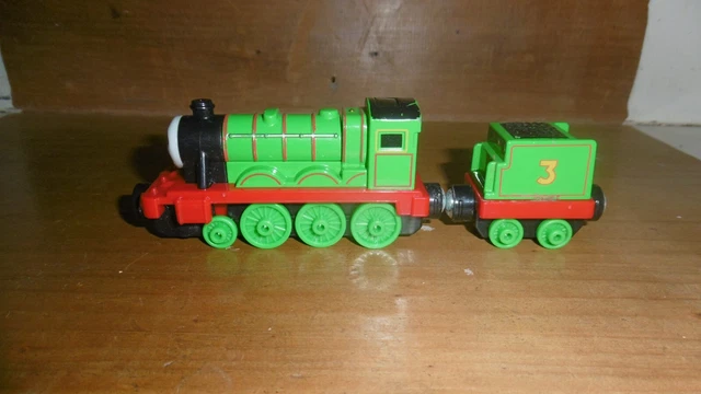 THOMAS THE TANK Engine Take & Play - Henry (modern couplings) £3.99 ...