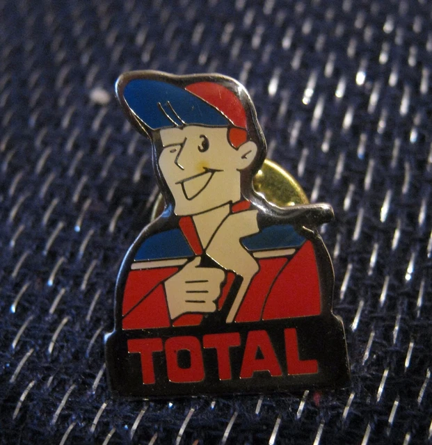 GREAT ADVERTISING PUSH pin for Total Oil fuel Pump assistant design £3. ...