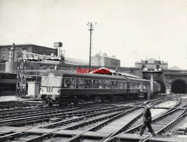 PHOTO 2 (Later Class 105) 2-Car Dmu's Arriving At Kings Cross E51264 ...
