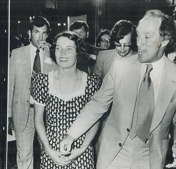 PIERRE E TRUDEAU 1974 Historic Old Photo 10 EUR 6,24 - PicClick FR