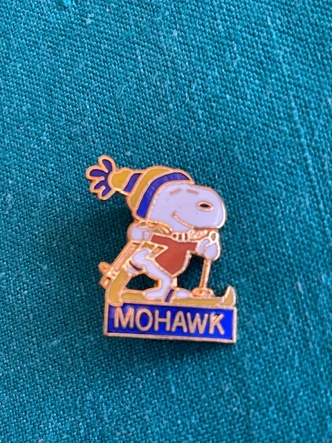 MOHAWK CONNECTICUT SNOOPY Ski Badge Enamel Pin Peanuts Schulz Vintage ...