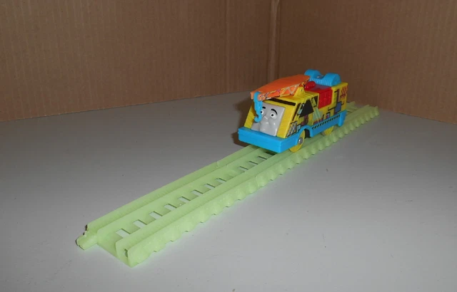 THOMAS & FRIENDS Motorized Trackmaster Hyper Glow Kevin Crane Train ...