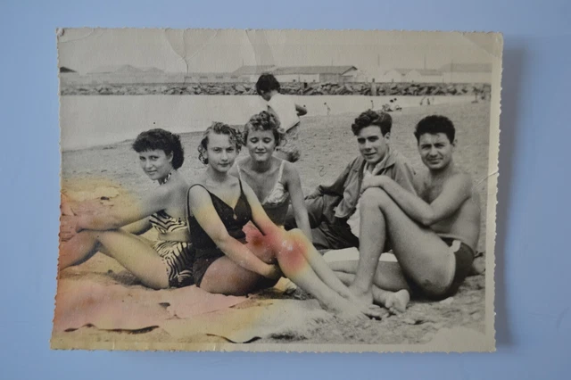 Photo Argentique Ancienne Vers 1950 La Plage Groupe Dadolescents Eur 9