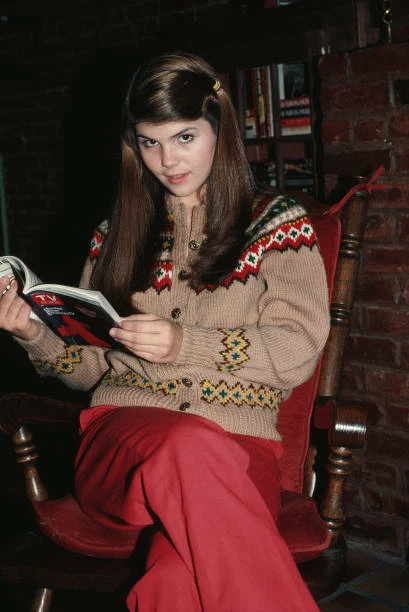 ACTRESS MODEL AND Producer Lori Loughlin 1980s OLD PHOTO 5 $7.27 ...