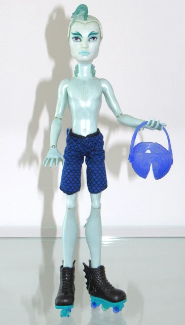 MONSTER HIGH GILLINGTON “Gil” Webber DOLL WITH ROLLER BLADES AND HELMET ...