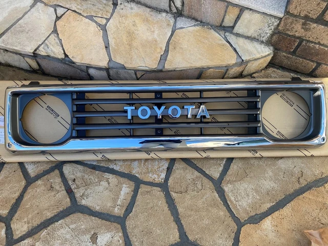 GRILLE DE RADIATEUR avant authentique Toyota Land Cruiser série 70 ZX LX 53101-60060 EUR 496,43 ...
