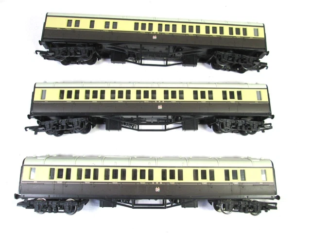 RAKE OF 3 x GWR Composite/Brake Coaches - Brown & Cream- OO Gauge £24. ...