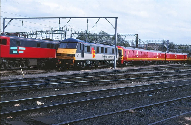MM 91 COLOUR Railway Slide Class 90 023 At Crewe £2.99 - PicClick UK