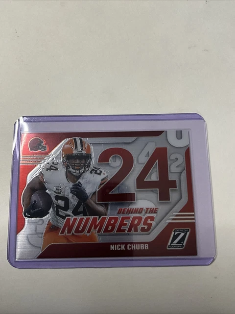 CARTE MARRON PANINI Zenith Nick Chubb #23 Behind The Numbers 2023 EUR 4 ...