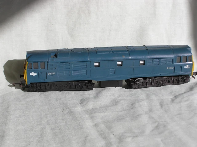 TRI-ANG R357 B.R. Class 31 Dieesl Locomotive Green #D5572 - Oo Gauge ...
