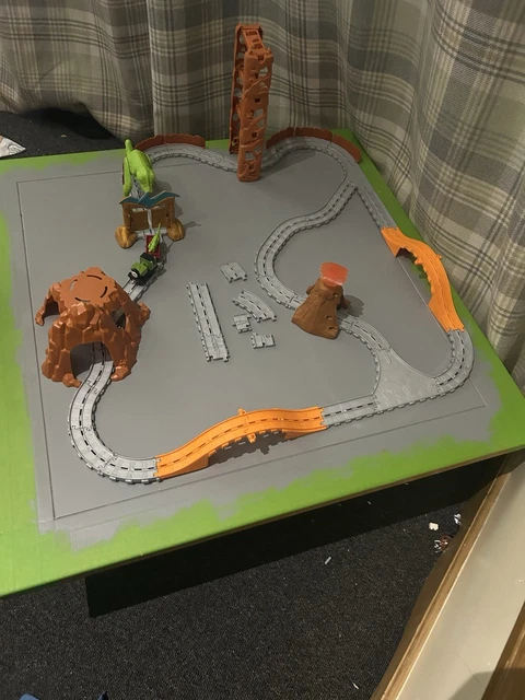 THOMAS THE TANK Engine Trackmaster Dino Discovery Set With Extra Bits £ ...