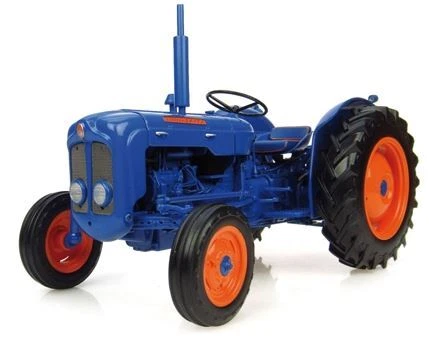 UNIVERSAL HOBBIES 1:16 Scale Fordson Dexta 1960/62 (1:16) £74.91 ...