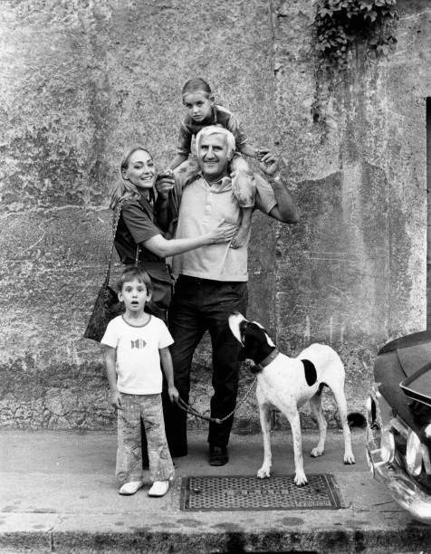 ITALIAN ACTOR, SCRIPTWRITER and director Adolfo Celi posing with h ... ITALIAN ACTOR, SCRIPTWRITER and director Adolfo Celi posing with h ...