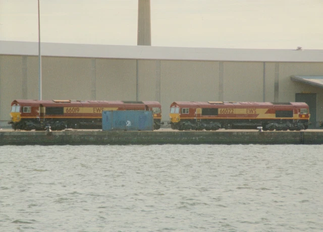 RAILWAY PHOTOGRAPH CLASS 66 66019 66022 Newport Docks 1/11/98 on import ...