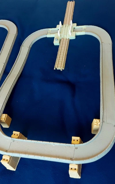 THOMAS AND FRIENDS Trackmaster Road Bridge Rare Level Crossing Track £0 ...