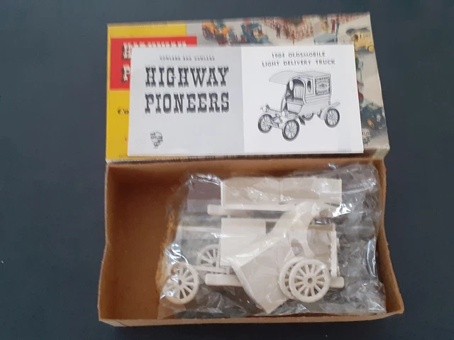 RARE MAQUETTE GOWLAND & GOWLAND -OLDSMOBILE 1909 - Fourgon de livraison ...