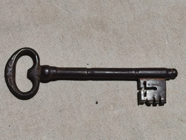 ANCIENNE CLE CLEF FER FORGE CHÂTEAU MANOIR 19 ème DEC 21 EUR 10,00 ...