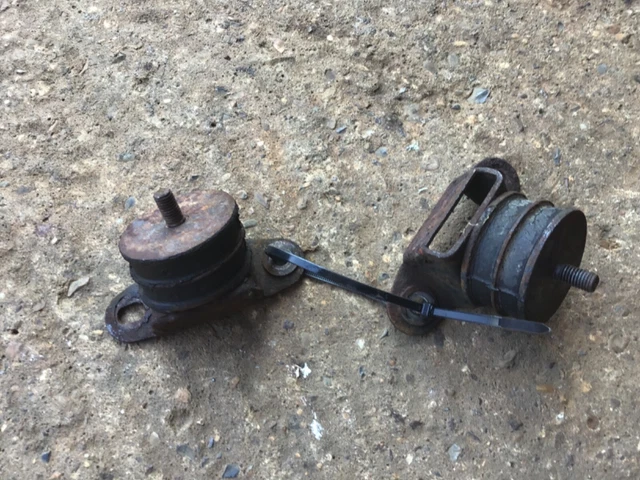 LAND ROVER SERIES Gearbox Chassis Mounts £30.00 - PicClick UK