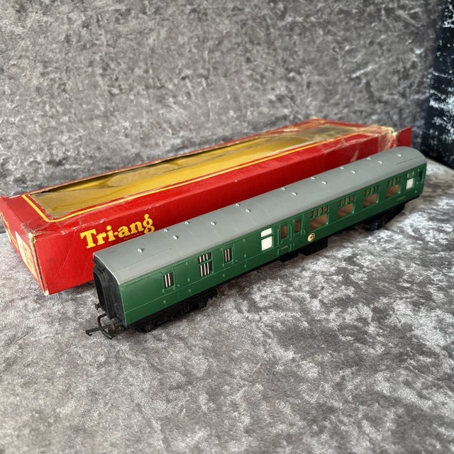 TRIANG R623 BR Mk. 1 CORRIDOR BRAKE COACH S34936 IN GREEN £8.00 ...