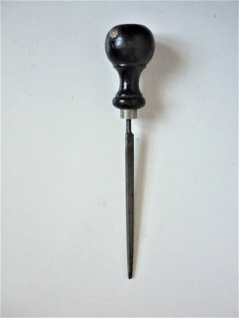 ANCIENNE LIME TRIANGULAIRE Nicholson slim taper, manche en bois, Port ...