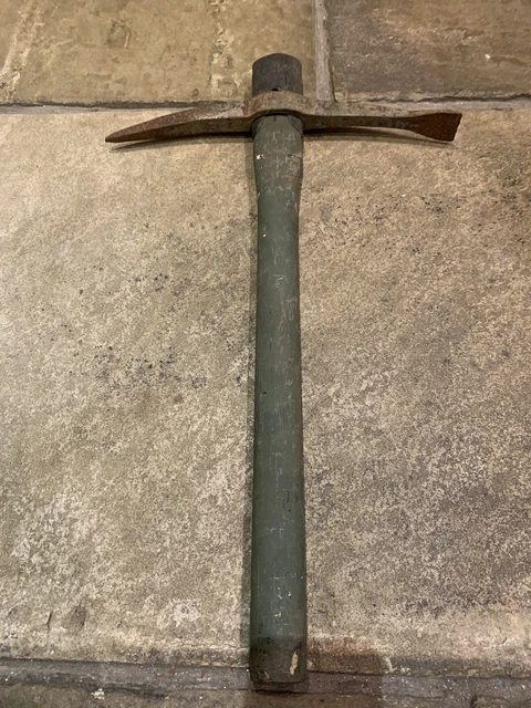 EX MOD /|\ Vintage British Military Short 20" Inch Infantry Pick Axe ...
