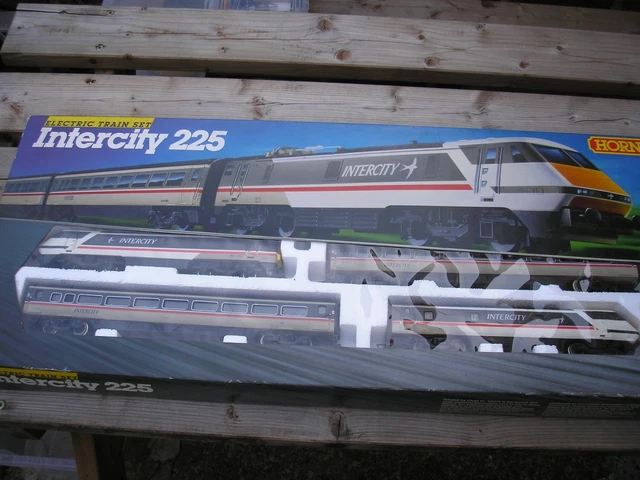 OO GAUGE HORNBY R696 HST Inter City 225 High Speed Train Set £89.99 ...
