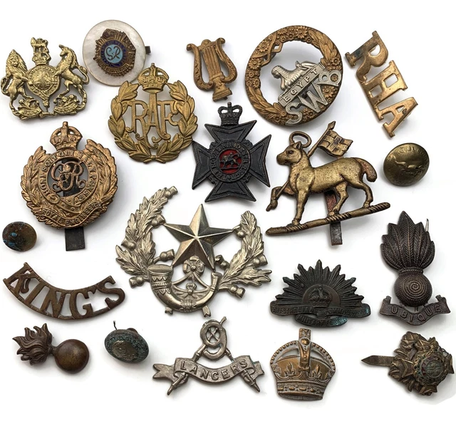ORIGINAL WW1 WW2 British Army Cap, Collar Badges Shoulder Titles Group ...
