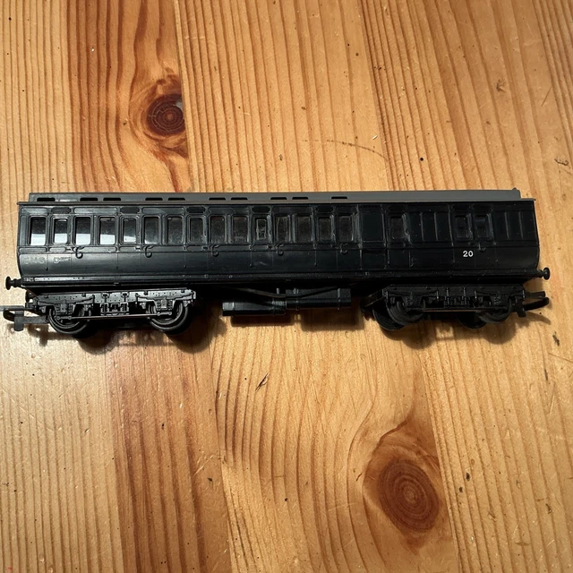 TRI-ANG R620 BR Clerestory Brake Coach No. 20 (Engineering Black Livery ...