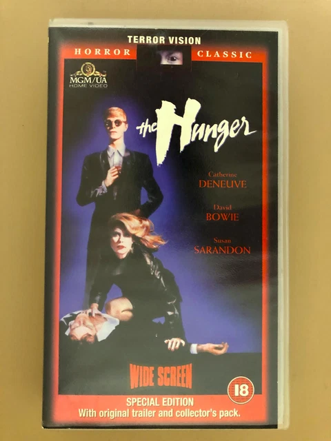 THE HUNGER (DAVID Bowie) ~ VHS plus 3 b/w cards ~ Video Tape with case ...