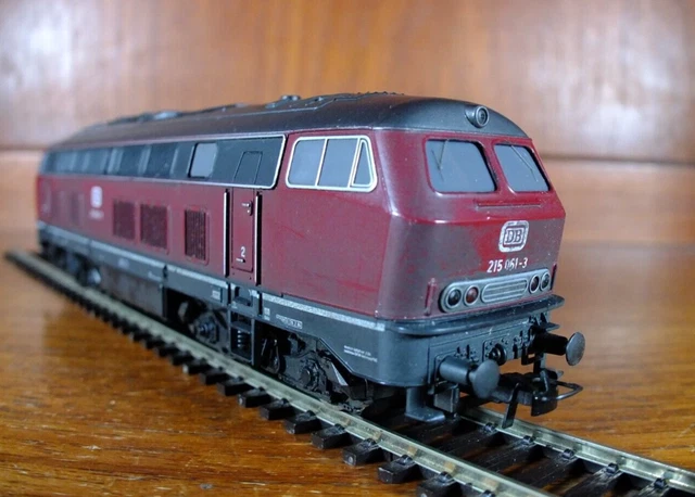 ROCO 43449 HO gauge DB BR 215 diesel locomotive in weathered red livery ...