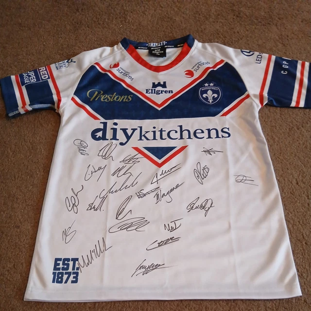SQUAD SIGNED WAKEFIELD Trinity 2025 Rugby League Home Shirt Small £52. ...