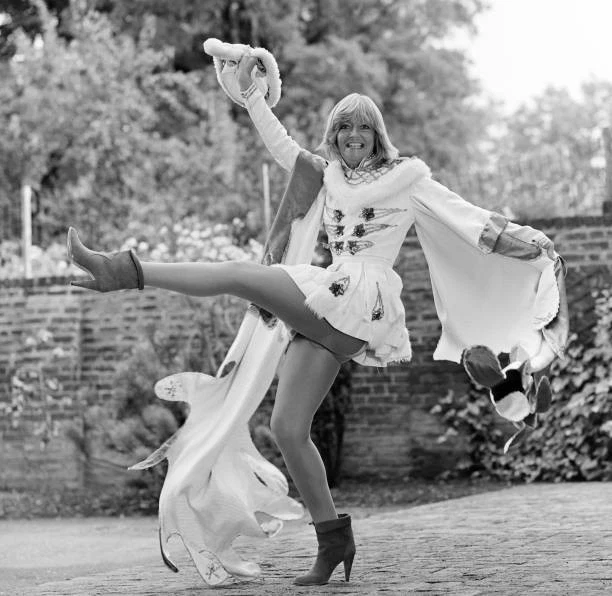 BRITISH ACTRESS SUSAN Hanson in costume as she prepares to star in- Old ...