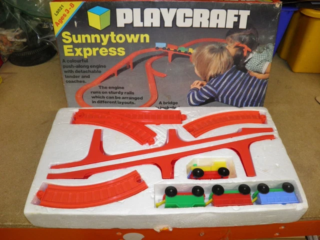 VINTAGE PLAYCRAFT SUNNYTOWN Express Train Set- Boxed Complete £15.99 ...
