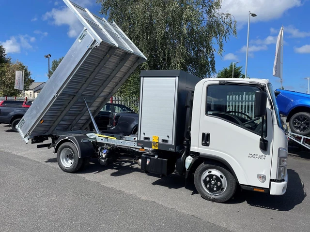 ISUZU TRUCK N35.125 Twin Rear Wheel Long Wheelbase Tipper with Tool Pod ...