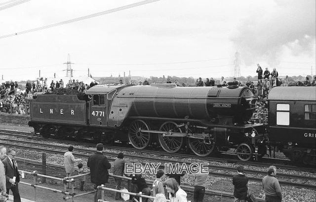 PHOTO LNER Gresley V2 Class 2-6-2 No. 4771 Green Arrow At Rainhill. £1. ...