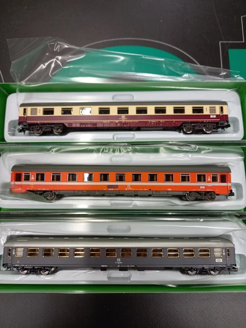 ARNOLD HN4468 SCALE N Set 3 Carriages Alpen-Express Rome - Munich £146. ...