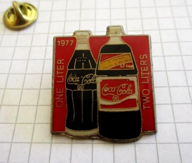 BADGE PIN VINTAGE COCA COLA 1977 UN LITRE DEUX LITRES us7 EUR 8,49 ...