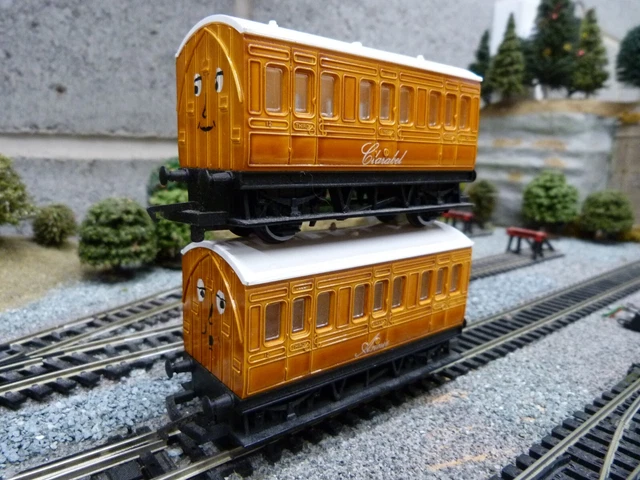 HORNBY ANNIE AND clarabel coaches thomas range for OO gauge model train ...