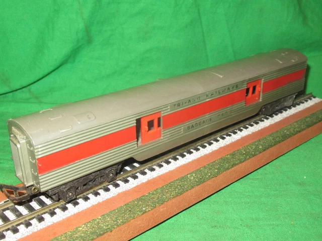 EARLY TRIANG OO gauge R130 Transcontinental Baggage car for light ...